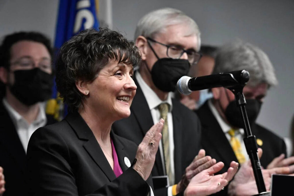 UW-Parkside Chancellor Debbie Ford to leave for similar role at Indiana ...